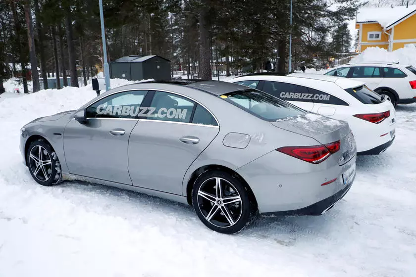 Mercedes-Benz CLA wäert eng schéi Hybrid Versioun erliewen 22434_8