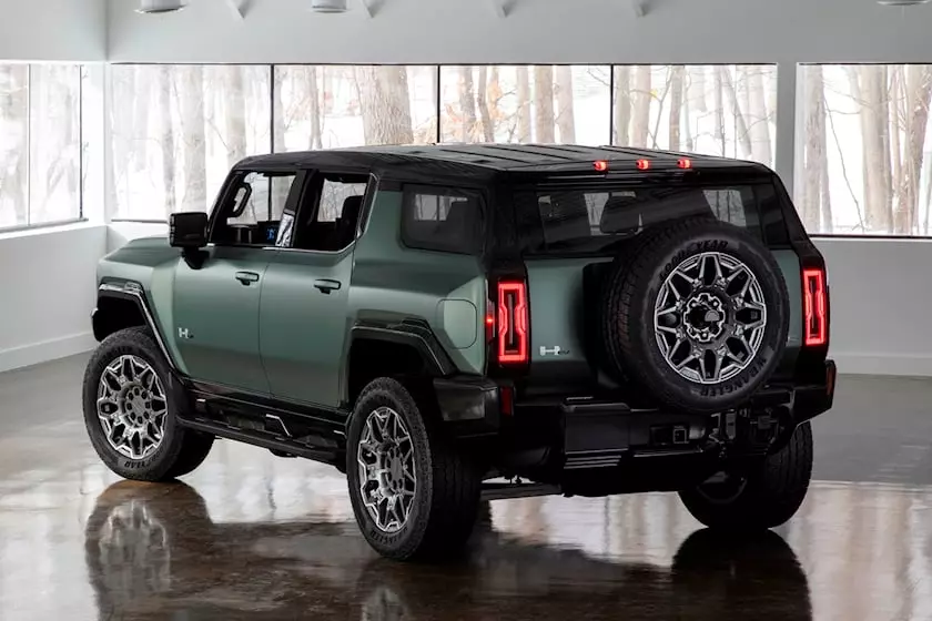 ປີ 2024 GMC Hummer SUV ມຸມເບິ່ງຫລັງ