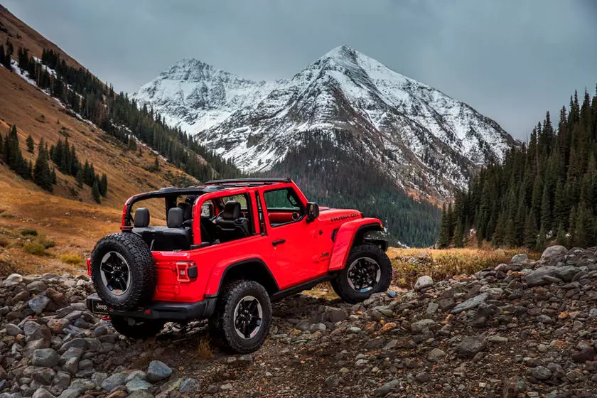 2018-2021 Jeep Wrangler galinio kampo vaizdas