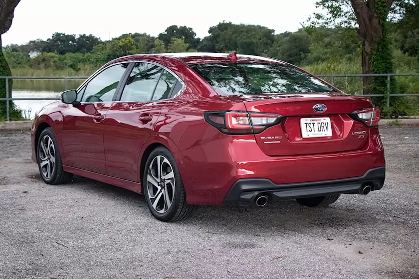 2018-2019 Subaru Legacy aizmugures leņķa skats