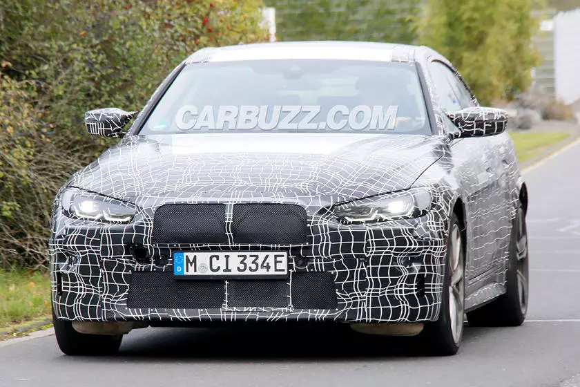 BMW i4 M Spied עם סטיילינג אגרסיבי 22770_1