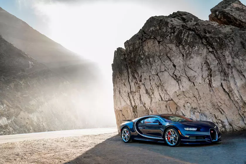 2016-2019 Bugatti Chiron Coupe Страничен поглед