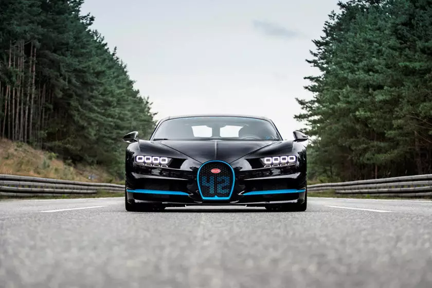 2016-2019 Bugatti Chiron купе алдыңғы көрінісі