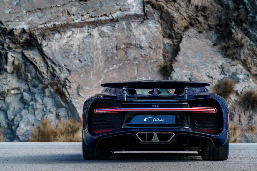 Tampilan Belakang Bugatti Chiron Coupe 2016-2019