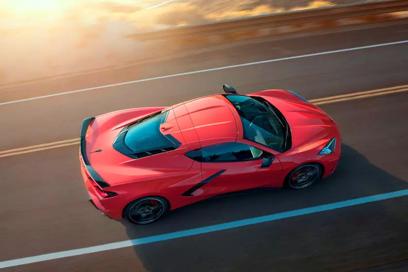 2020-2021 Chevrolet Corvette C8 skats no augšas