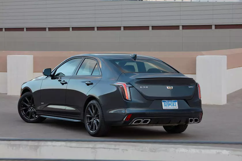 2020-2021 Cadillac CT4-V Malantaŭa Vido