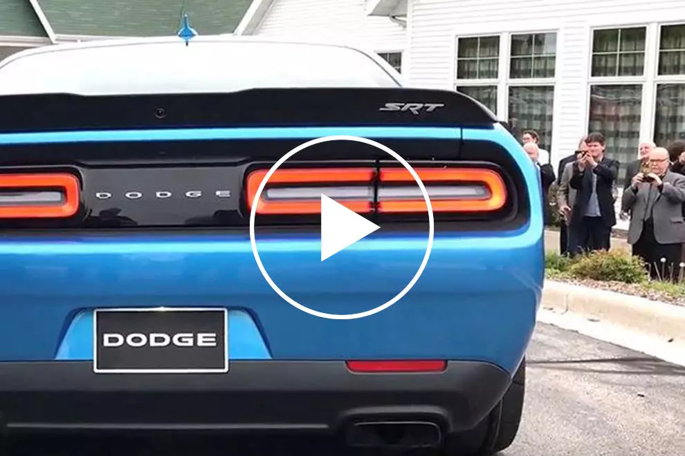 พยายามที่จะไม่ถูกครอบงำโดยบันทึกย่อของ Dodge Challenger Demon