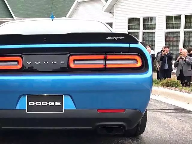 Saiatu Dodge Challenger Demon-en ihes-oharra ez jabetzen 2284_1