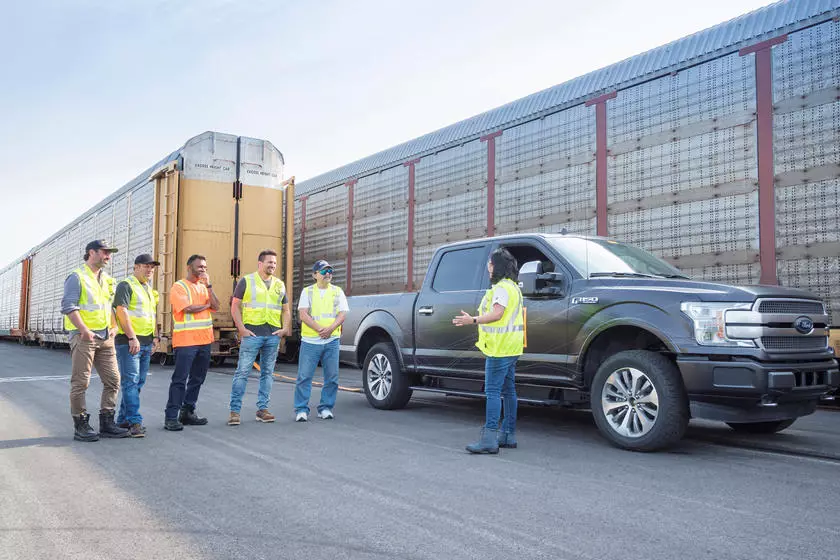 Полностью электрический Ford F-150 уже преподнес удивительный сюрприз 22882_3