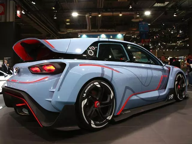 استمع إلى صوت Raspy Roar لسيارة Hyundai i30 N Hot Hatch 2290_1