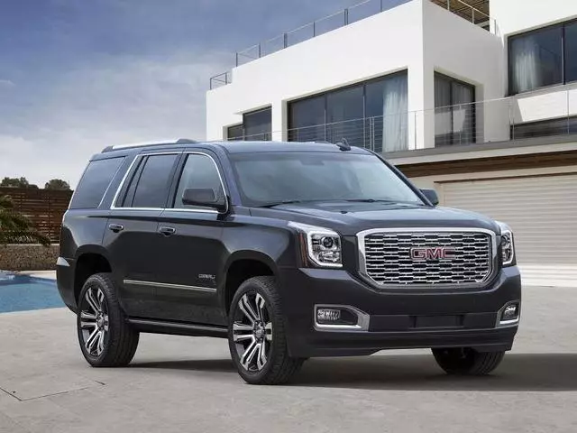 GMC Yukon Denali 2018-yilda 10-tezlikda transmissiya bilan yangilandi 2292_1