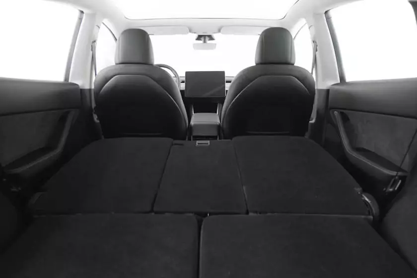 2020 Tesla Model Y Yakakura Cargo Space