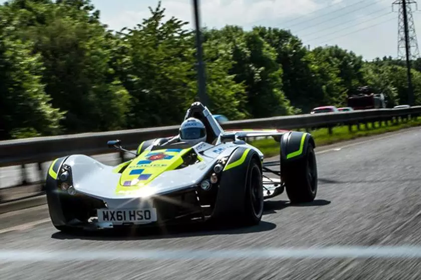 BAC Mono policijas automašīna nosūtīta uz Menas salu, kur nav spēkā ātruma ierobežojumi