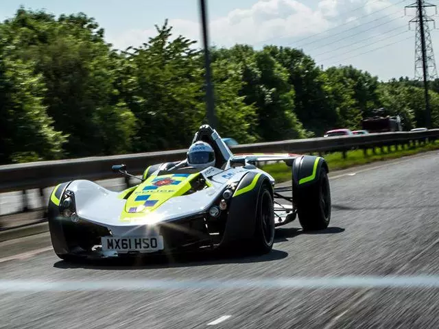 BAC Mono policijas automašīna nosūtīta uz Menas salu, kur nav spēkā ātruma ierobežojumi 2298_1