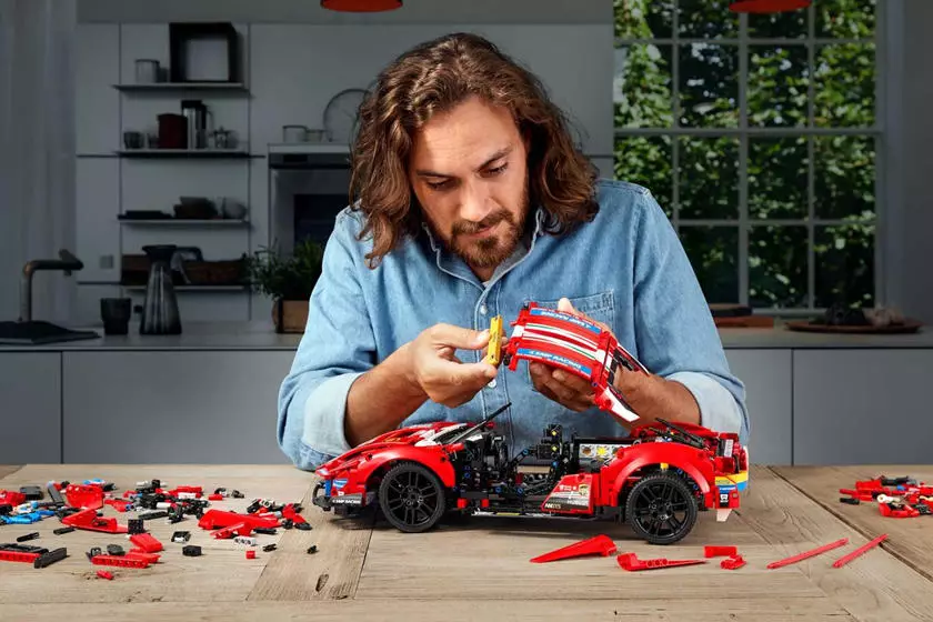 Мошини пойгаи Ferrari 488 аввалин бор дар Lego Ferrari аст 23080_2