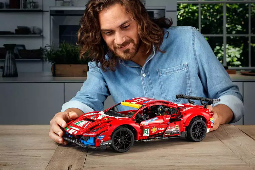 Ferrari 488 sacīkšu automašīna ir pirmā Lego Ferrari 23080_3