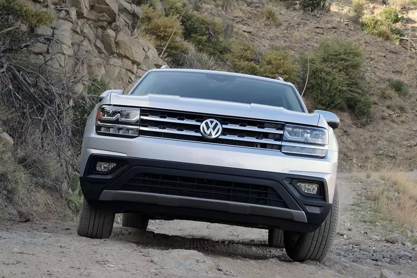 අපගේ 2018 Volkswagen Atlas ඔප්පු කළේ ඔබට මාර්ගයෙන් බැහැරව ගමන් කිරීම සඳහා AWD අවශ්‍ය නොවන බවයි 23130_3