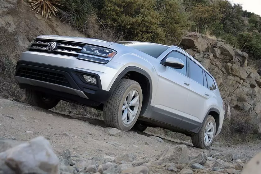 අපගේ 2018 Volkswagen Atlas ඔප්පු කළේ ඔබට මාර්ගයෙන් බැහැරව ගමන් කිරීම සඳහා AWD අවශ්‍ය නොවන බවයි 23130_5