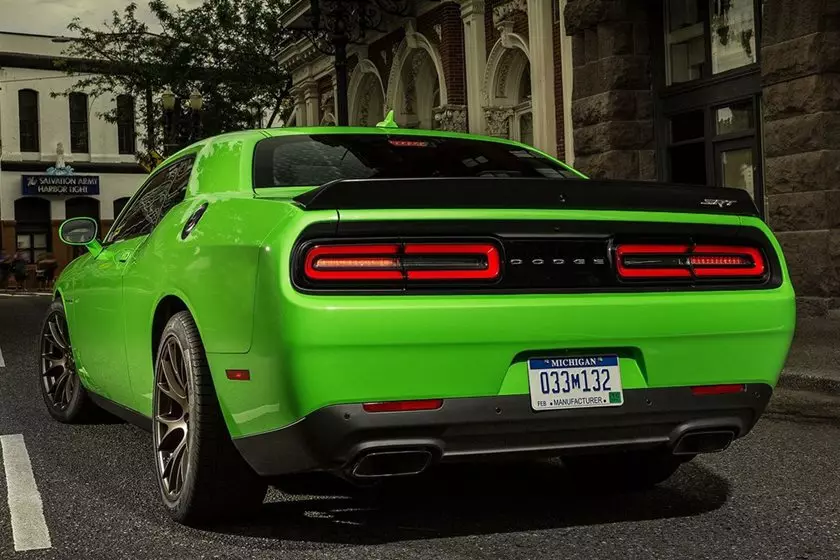 2019 Dodge Challenger Hellcat Drag Pack ще бъде страхотни 725 HP 23153_3