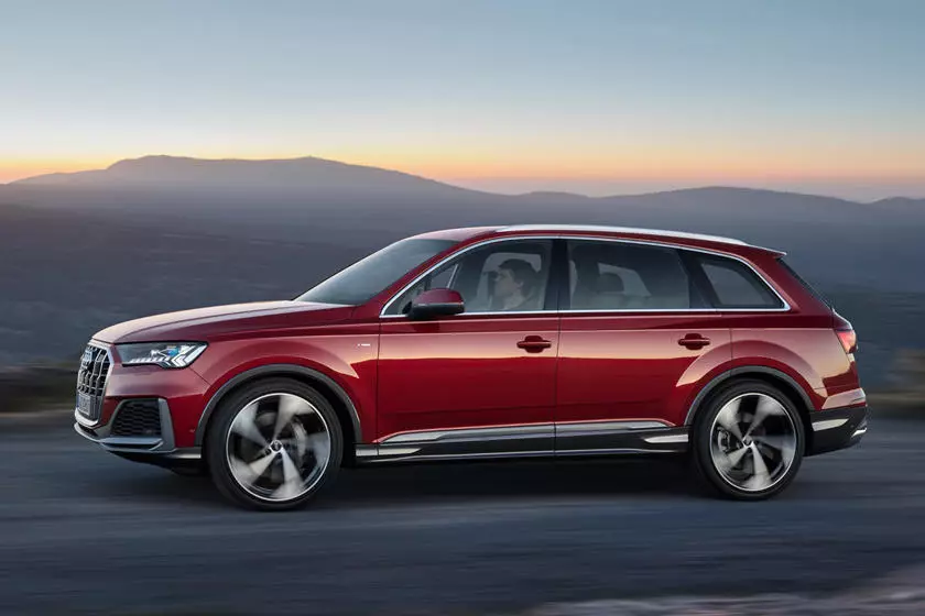 2020 m. „Audi Q7“ degalų ekonomija yra daug prastesnė nei anksčiau 23222_2