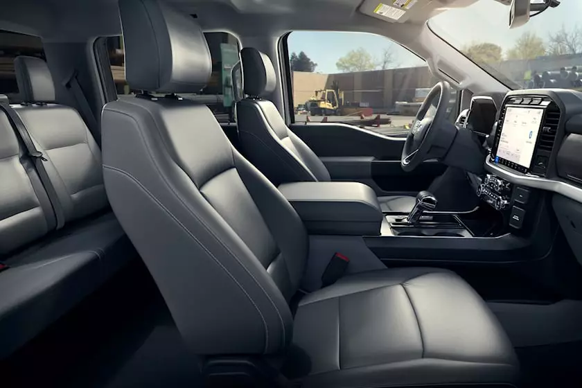 2022 Ford F-150 Lightning Pro Ihtisar Interior