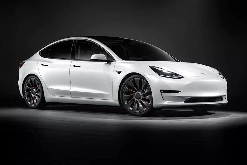 Näkymä eteenpäin 2017-2022 Tesla Model 3