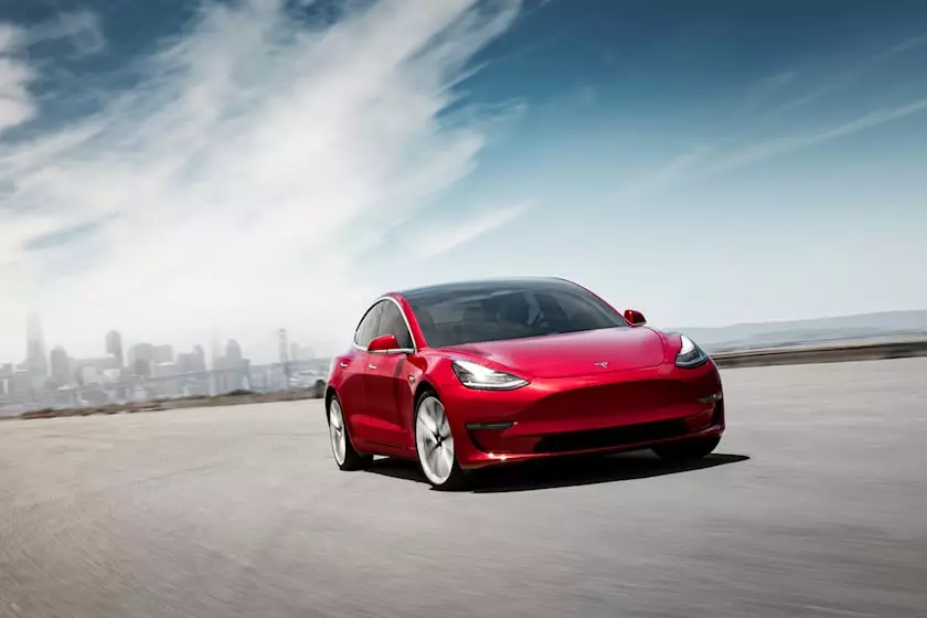 2017-2022 Tesla Model 3 전면보기 운전