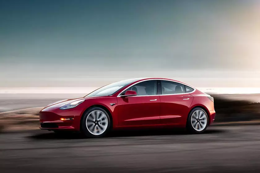 Angalia Ulaya, Tesla Model 3 Inakuja Kwa Magari Yako Ya Kifahari 23411_1