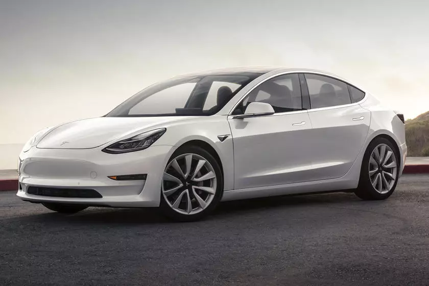 Angalia Ulaya, Tesla Model 3 Inakuja Kwa Magari Yako Ya Kifahari 23411_3