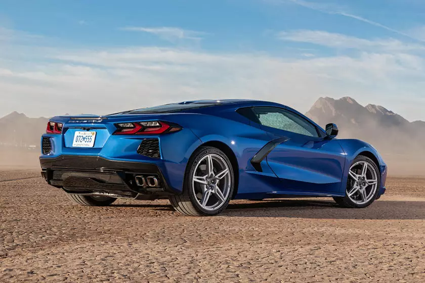 2020-2021 Chevrolet Corvette C8 มุมมองด้านหลัง