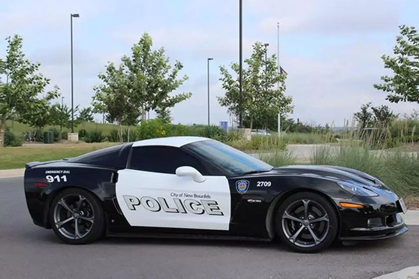 Šai 1005 ZS Corvette policista automašīnai ir neparasts priekšvēsture