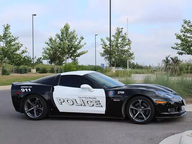 Această mașină Corvette Cop de 1005 CP are o poveste neobișnuită 2342_1