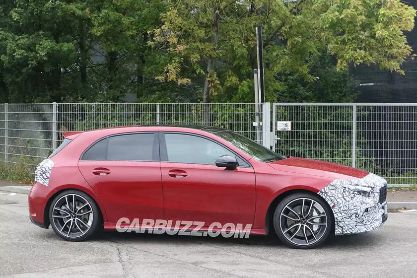 Spied! Mercedes-AMG A35 redzeslokā ir Audi S3 23516_3