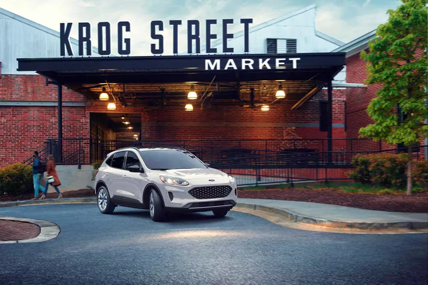 Преглед на Ford Escape за прв погон за 2020 година: карактеристики на трикови и нов изглед 23569_27