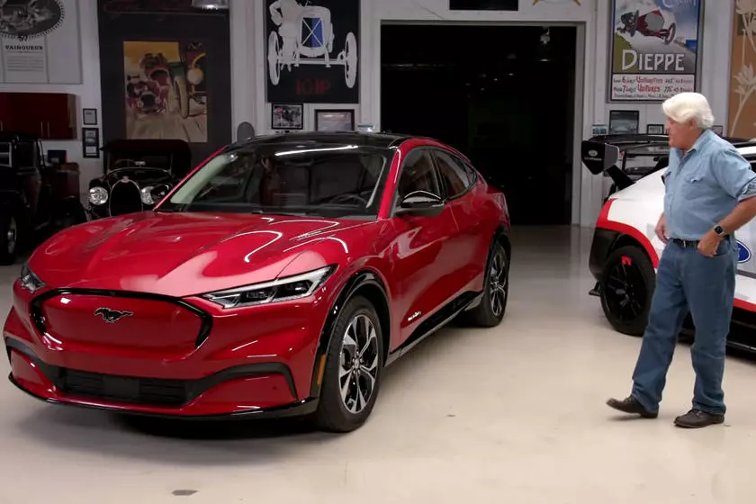 Jay Leno og Fords administrerende direktør går i dybden med Mustang Mach-E 23594_1