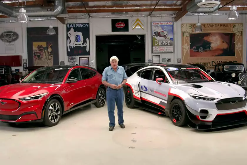 Jay Leno ja Fordi tegevjuht tutvuvad Mustang Mach-E-ga põhjalikult 23594_6