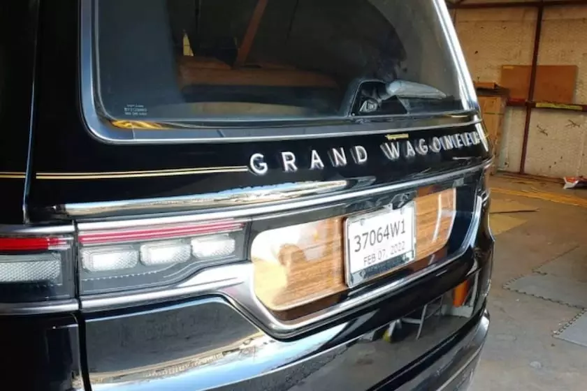 Jeep Grand Wagoneer 带有怀旧的木纹造型套件看起来很奇怪 23612_5