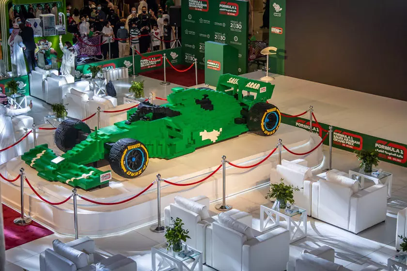 Nke a bụ ụgbọ ala Lego F1 kachasị n'ụwa 23725_1