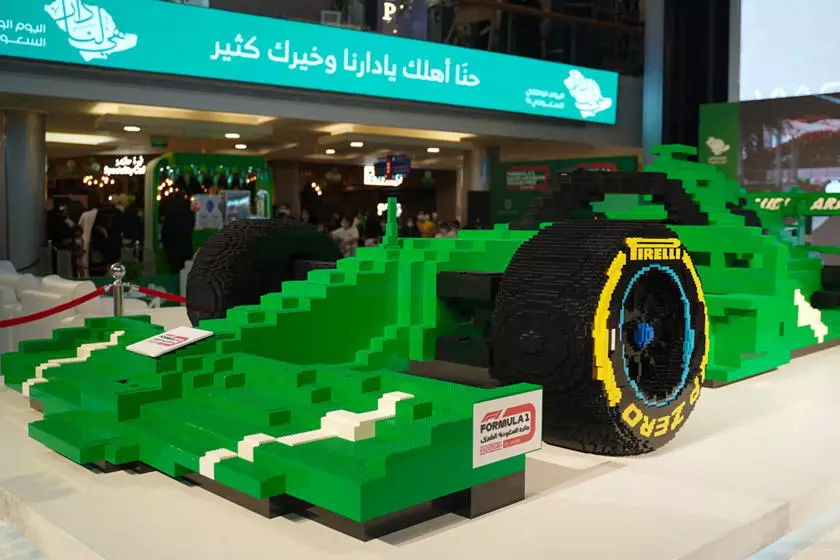 Aquest és el cotxe Lego F1 més gran del món 23725_2