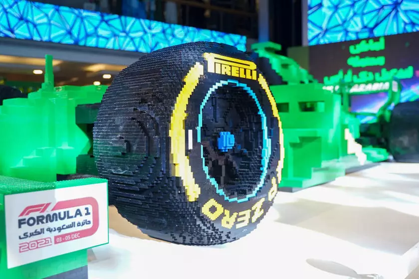 Aquest és el cotxe Lego F1 més gran del món 23725_3