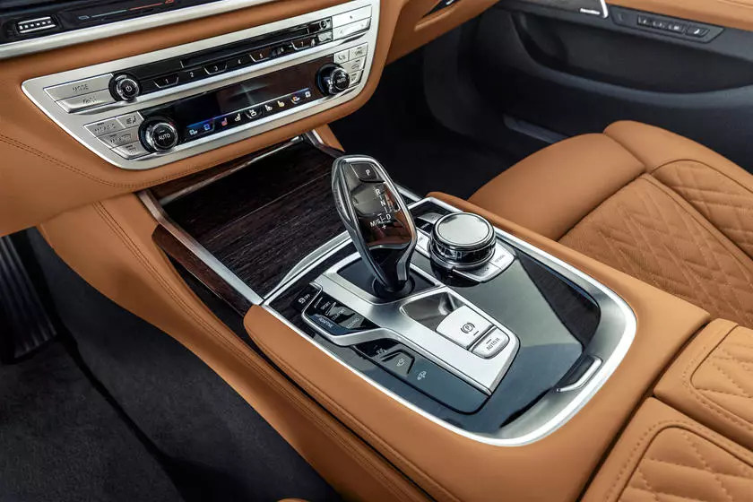 አዲሱ እና የተሻሻለው 2020 BMW 7 ተከታታይ ይመልከቱ 23735_13