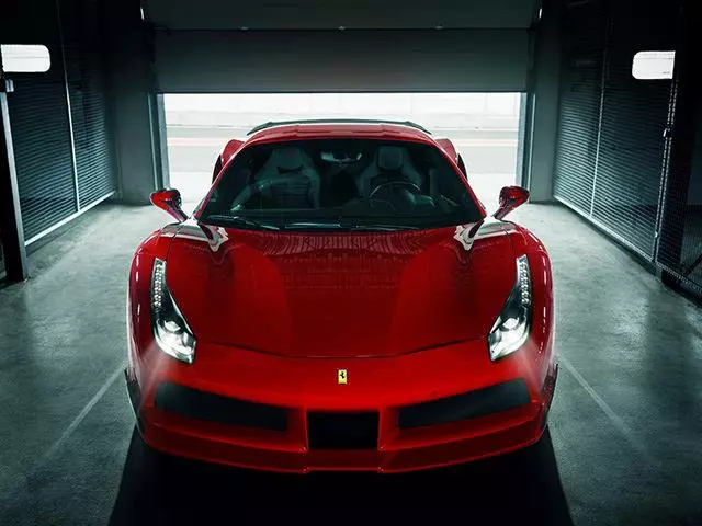 Ez a széles törzsű, 772 LE-s Ferrari 488 GTB nem a gyenge szívűeknek való 2373_1