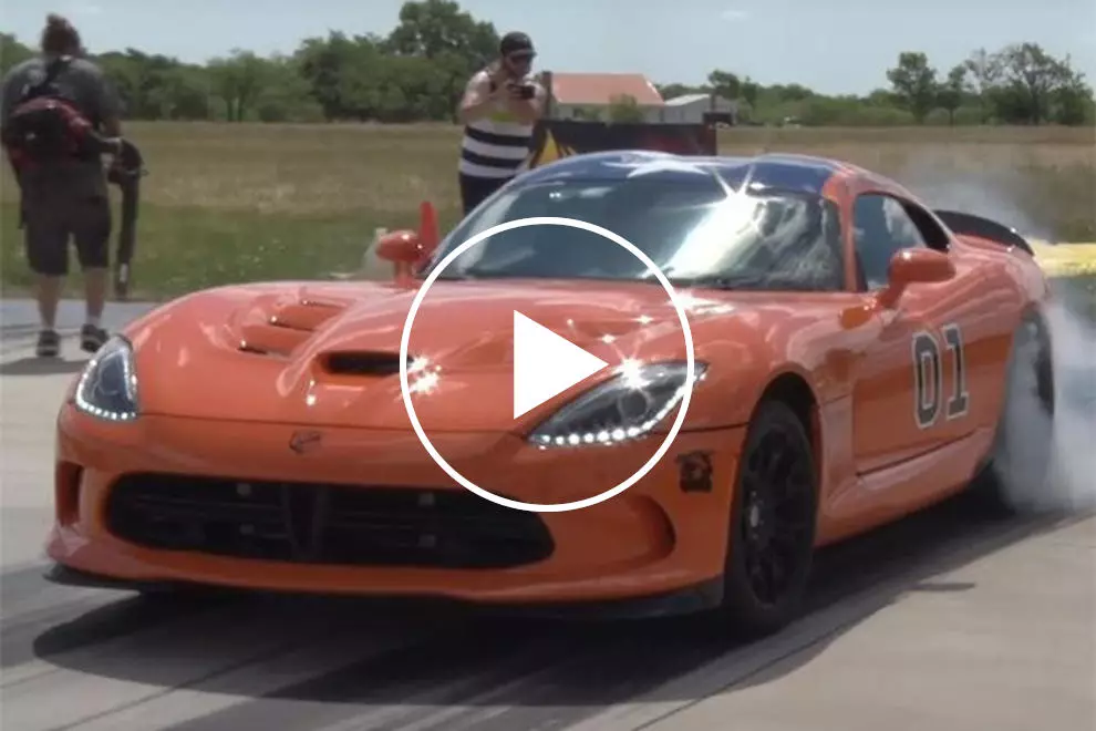 Этот вдохновленный General Lee Twin Turbo Dodge Viper имеет мощность 2300 л.с.