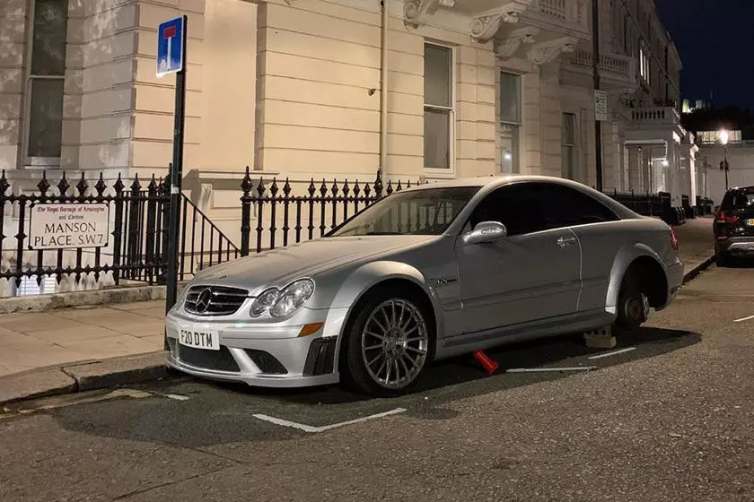 Pobre Mercedes CLK Black Series dejado en ladrillos en Londres 23887_1