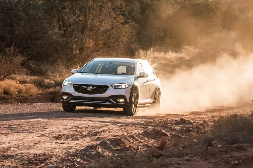 2018-2020 Buick Regal TourX In Motion