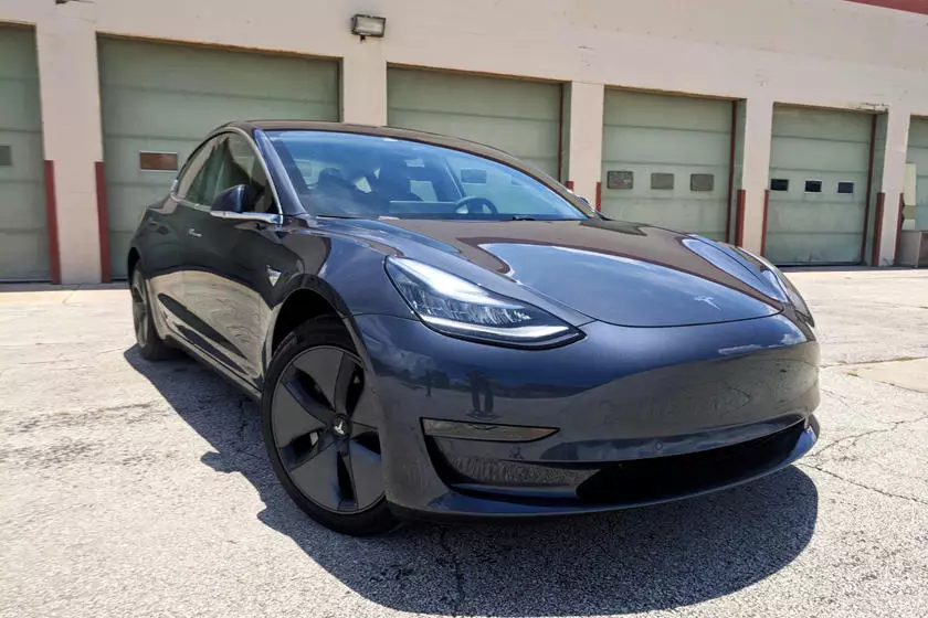 2017-2019 Tesla Model 3 წინა კუთხის ხედი