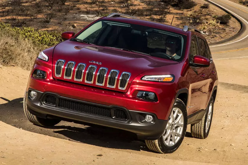 Vista de ángulo frontal Jeep Cherokee 2014-2020