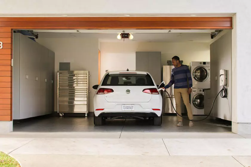 Volkswagen ha appena raggiunto un importante traguardo elettrificato 23960_5