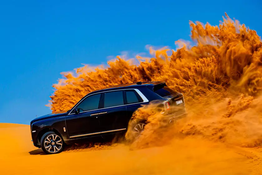 Matamata i le Rolls Royce Cullinan Attack The Arabian Desert 24028_5