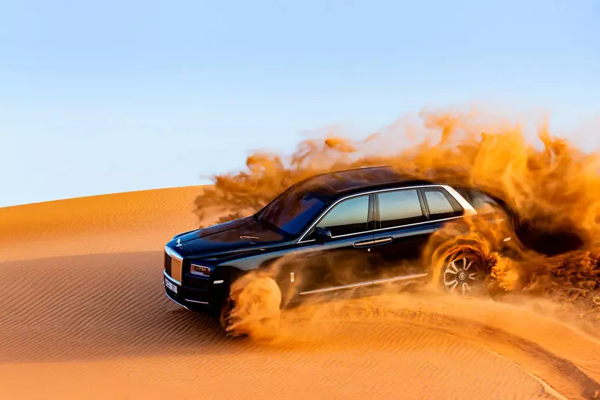 The Rolls Royce Cullinan Арабия шөліне шабуылын қараңыз 24028_6